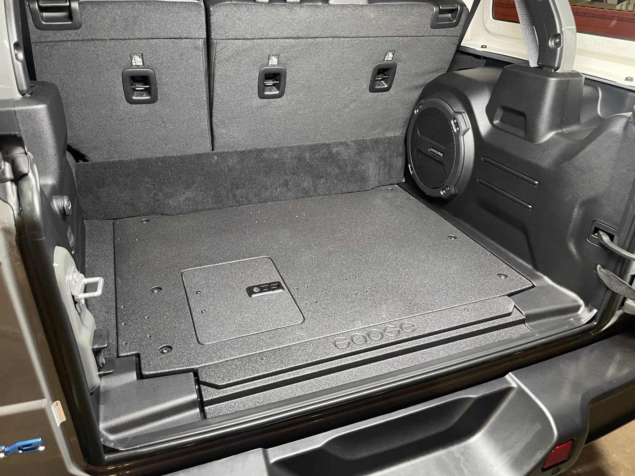 Goose Gear Jeep Wrangler 2021-Present 4xe 4 Door - Rear Cargo Plate System